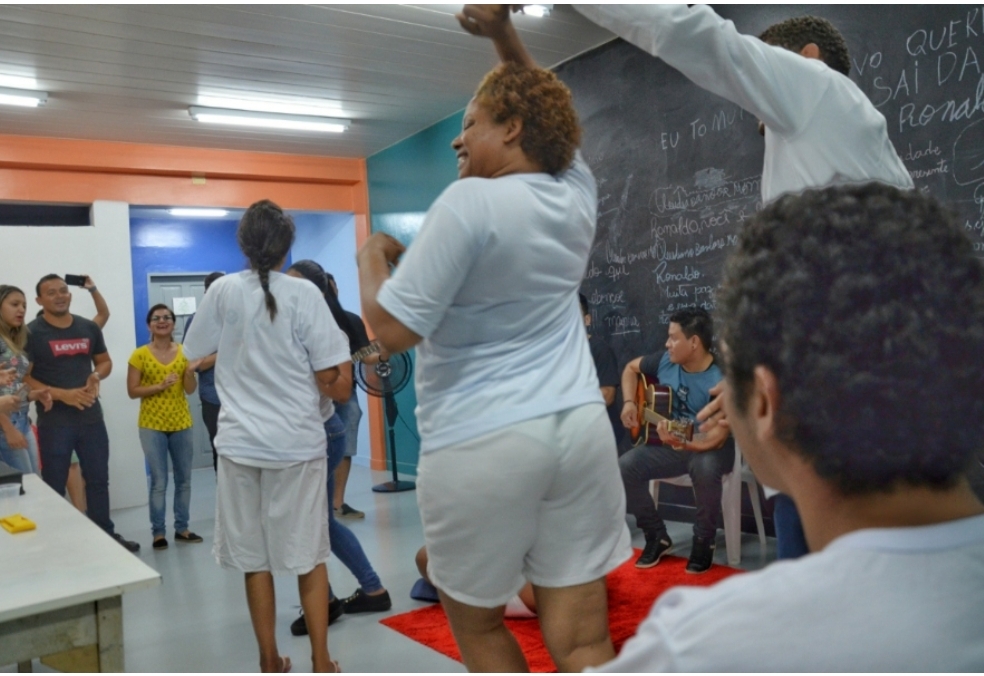 Projeto leva musicoterapia para pacientes da psiquiatria do Hospital ...